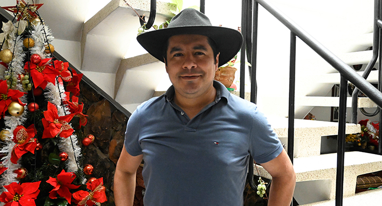 Toledano, de ingeniero a cantante de música popular