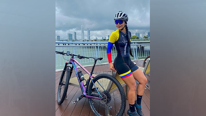 Cucuteña atraviesa el país en bicicleta