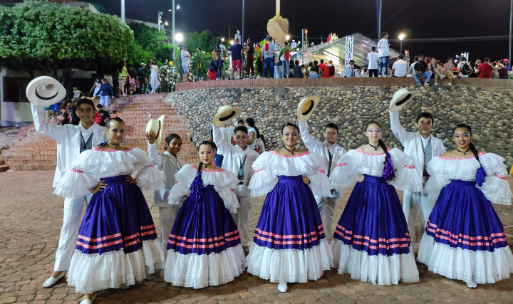 Entre danzas y espectáculos, grupo cultural de Los Patios celebra sus ...