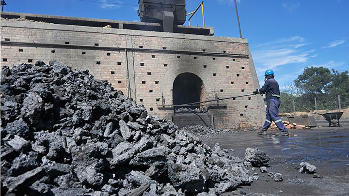 Los efectos de reducir a la mitad las actividades de carbón y coque