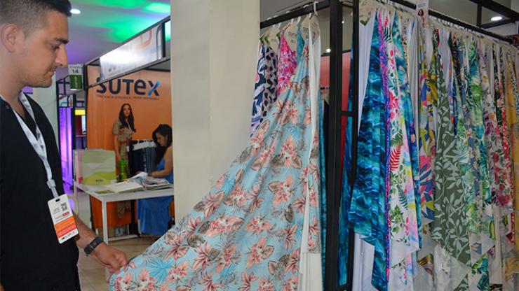 Sutex busca atraer a Cúcuta con telas a base de botellas plásticas y redes de pescar recicladas